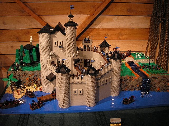 Enormes y Hermosos Castillos de LEGO - La Cueva del Lobo